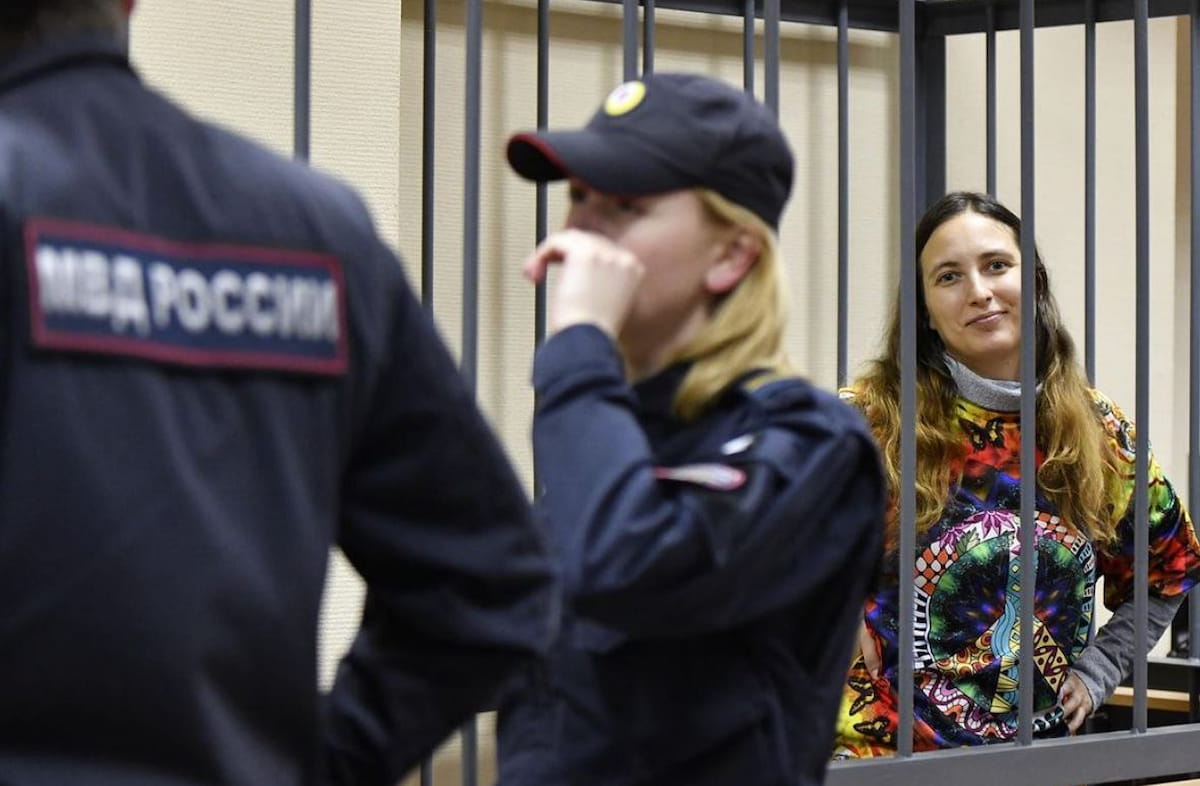 Aleksandra Skochilenko condannata a 7 anni in Russia, l’artista ...