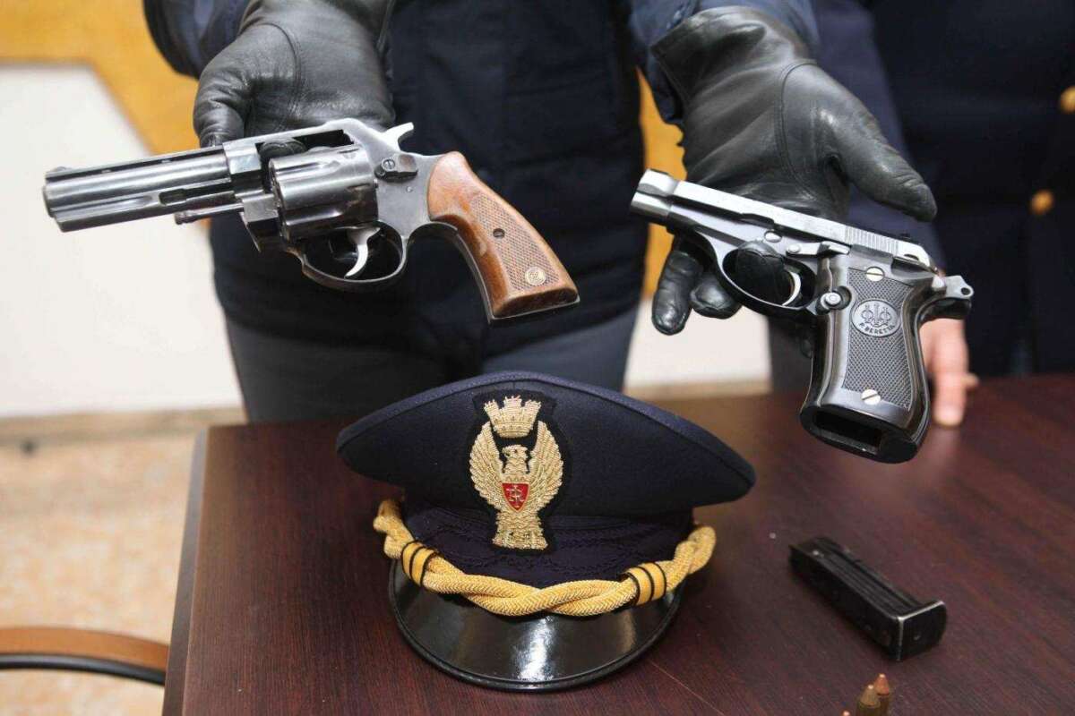 Lobby delle armi e il regalo della Meloni: altro che sicurezza, così è ...