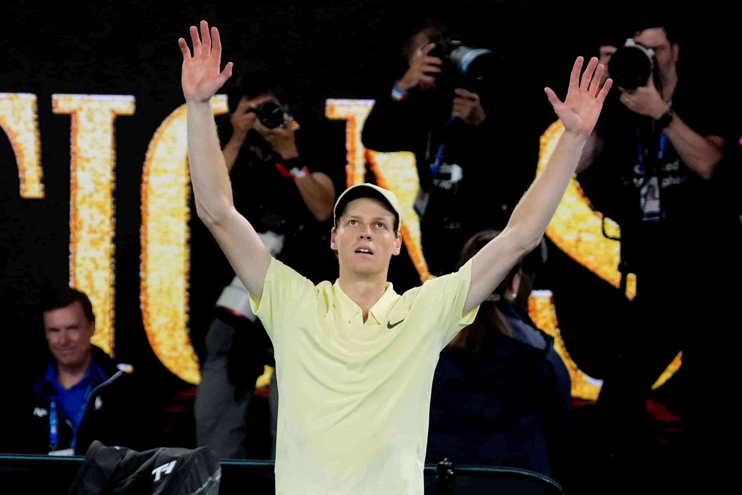 Jannik Sinner 'Re' del tennis, 3-0 a Zverev e trionfo agli Australian ...