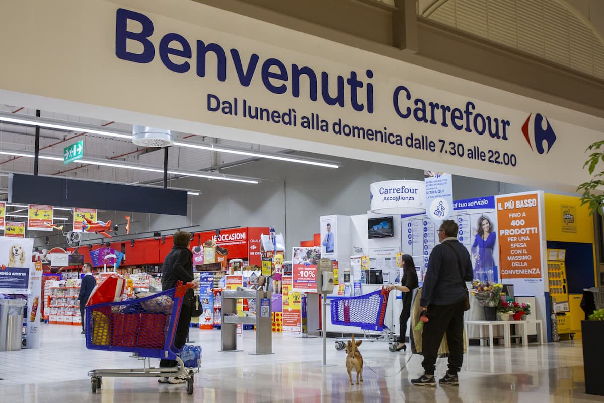 Perché Carrefour lascia l’Italia, il marchio francese dei supermercati vende agli italiani di ...
